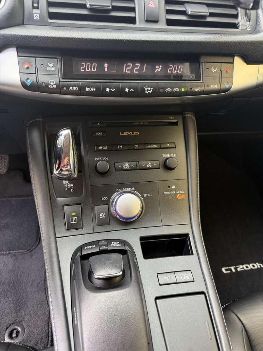 Lexus CT 200h 2012 in Vilnius, with an engine capacity of 1.80 L and mileage of 200 thousand km for 8999 €, photo 15 on AUTOMOTO.COM.LV