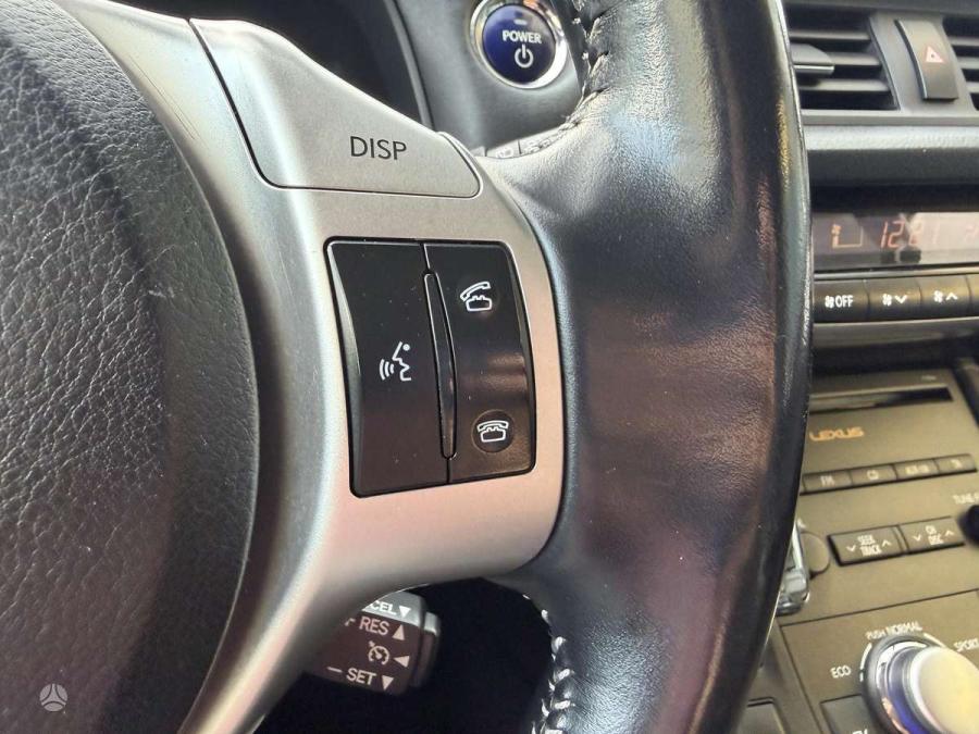 Lexus CT 200h 2012 in Vilnius, with an engine capacity of 1.80 L and mileage of 200 thousand km for 8999 €, photo 16 on AUTOMOTO.COM.LV