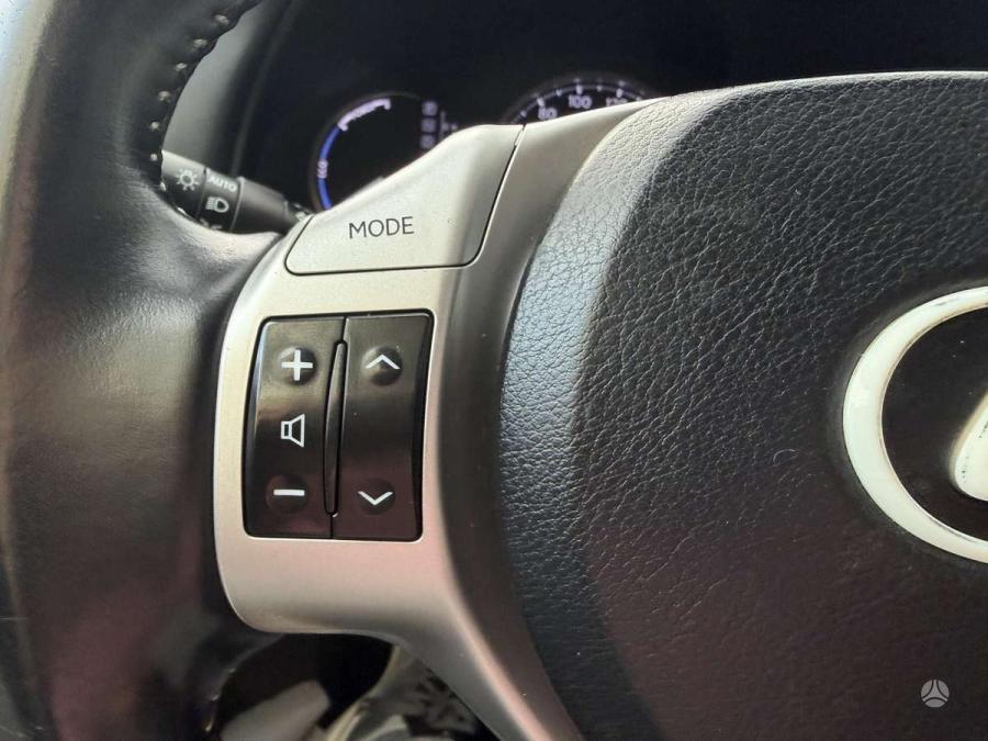Lexus CT 200h 2012 in Vilnius, with an engine capacity of 1.80 L and mileage of 200 thousand km for 8999 €, photo 18 on AUTOMOTO.COM.LV