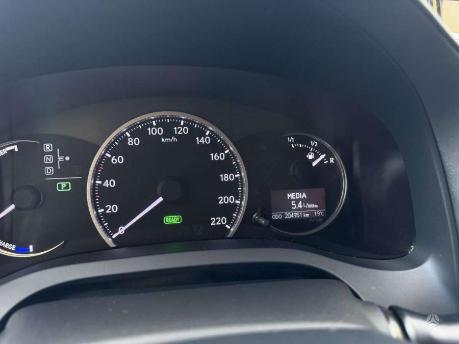 Lexus CT 200h 2012 in Vilnius, with an engine capacity of 1.80 L and mileage of 200 thousand km for 8999 €, photo 19 on AUTOMOTO.COM.LV