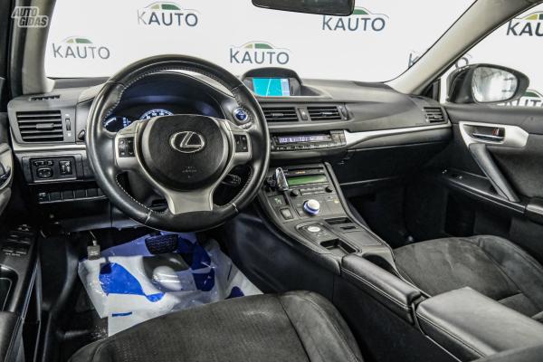 Lexus CT 200h 2013 in Kaunas, with an engine capacity of 1.80 L and mileage of 312 thousand km for 8990 €, photo 7 on AUTOMOTO.COM.LV