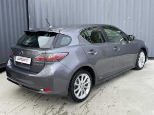 Lexus CT 200h 2013 in Vilnius, with an engine capacity of 1.80 L and mileage of 42 thousand km for 11500 €, photo 4 on AUTOMOTO.COM.LV