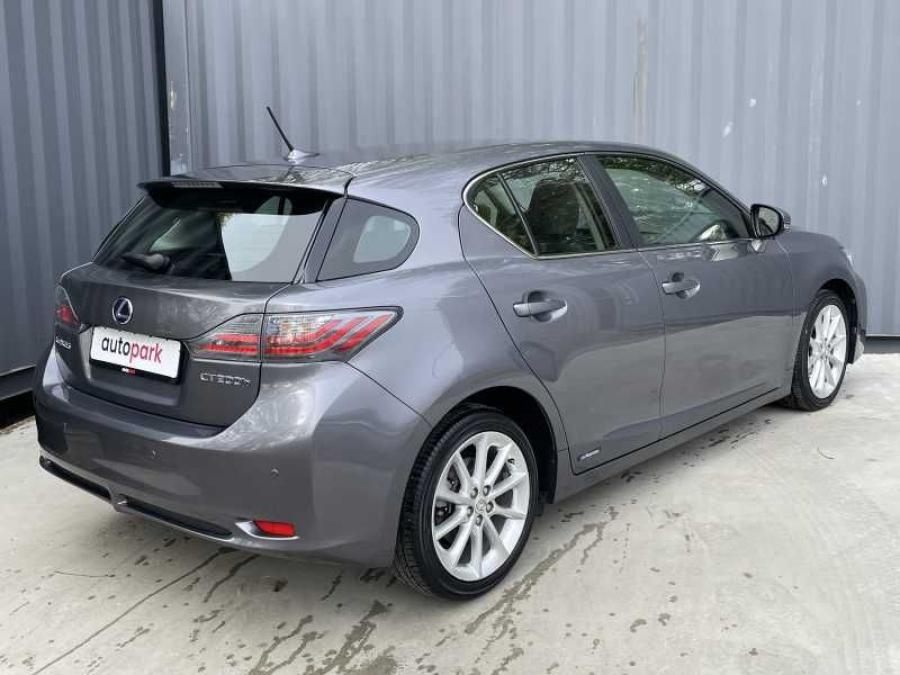 Lexus CT 200h 2013 in Vilnius, with an engine capacity of 1.80 L and mileage of 42 thousand km for 11500 €, photo 4 on AUTOMOTO.COM.LV