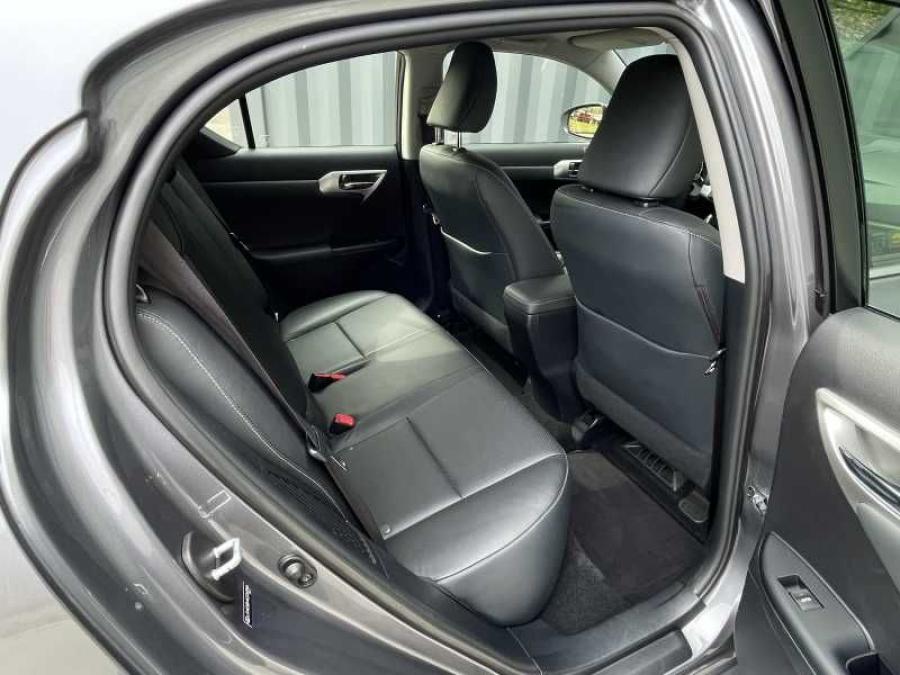 Lexus CT 200h 2013 in Vilnius, with an engine capacity of 1.80 L and mileage of 42 thousand km for 11500 €, photo 6 on AUTOMOTO.COM.LV