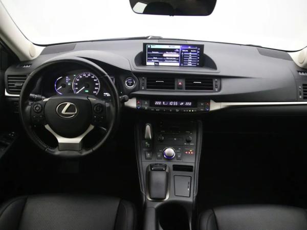 Lexus CT 200h 2018 in Vilnius, with an engine capacity of 1.80 L and mileage of 207 thousand km for 14999 €, photo 2 on AUTOMOTO.COM.LV
