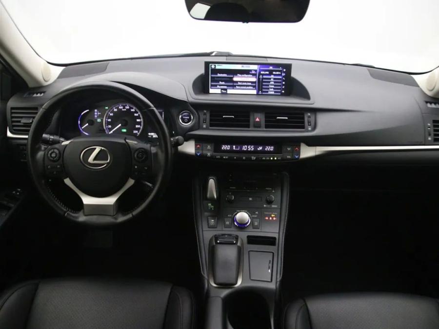 Lexus CT 200h 2018 in Vilnius, with an engine capacity of 1.80 L and mileage of 207 thousand km for 14999 €, photo 2 on AUTOMOTO.COM.LV