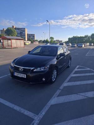 Красный Лексус CT 200h 2011 в Вильнюс, объемом двигателя 1.80 л и пробегом 257 тыс. км за 7700 €, фото 4 на AUTOMOTO.COM.LV