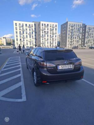 Красный Лексус CT 200h 2011 в Вильнюс, объемом двигателя 1.80 л и пробегом 257 тыс. км за 7700 €, фото 6 на AUTOMOTO.COM.LV