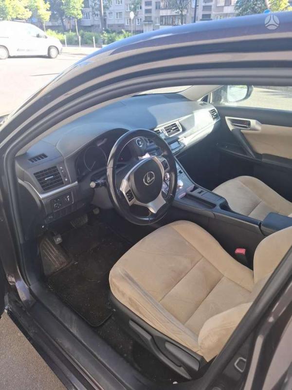 Sarkans Lexus CT 200h 2011 Viļņa, ar dzinēja tilpumu 1.80 L un nobraukumu 257 tūkst. km par 7700 €, foto 7 vietnē AUTOMOTO.COM.LV