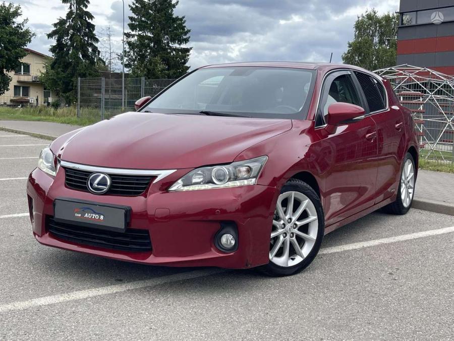 Red Lexus CT 200h 2012 in Vilnius, with an engine capacity of 1.80 L and mileage of 281 thousand km for 7600 €, photo 3 on AUTOMOTO.COM.LV