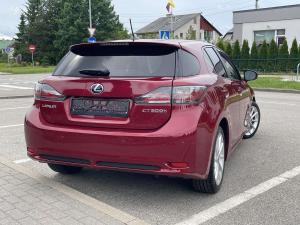 Red Lexus CT 200h 2012 in Vilnius, with an engine capacity of 1.80 L and mileage of 281 thousand km for 7600 €, photo 6 on AUTOMOTO.COM.LV