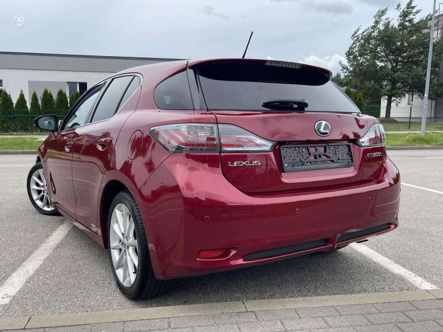 Red Lexus CT 200h 2012 in Vilnius, with an engine capacity of 1.80 L and mileage of 281 thousand km for 7600 €, photo 9 on AUTOMOTO.COM.LV
