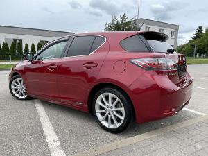 Red Lexus CT 200h 2012 in Vilnius, with an engine capacity of 1.80 L and mileage of 281 thousand km for 7600 €, photo 10 on AUTOMOTO.COM.LV