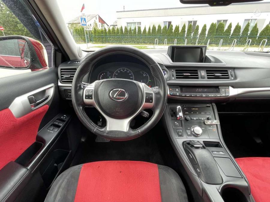 Red Lexus CT 200h 2012 in Vilnius, with an engine capacity of 1.80 L and mileage of 281 thousand km for 7600 €, photo 27 on AUTOMOTO.COM.LV