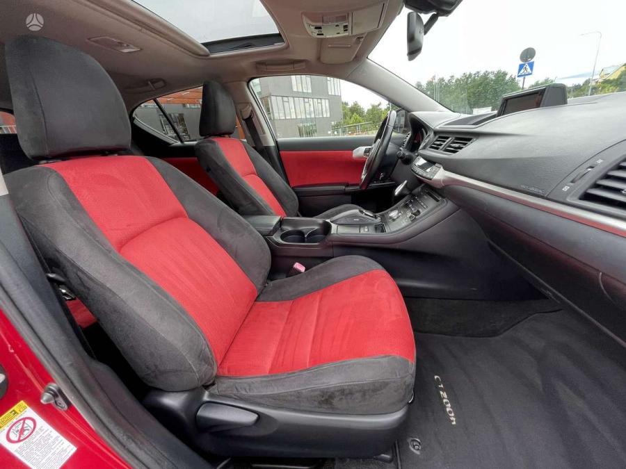Red Lexus CT 200h 2012 in Vilnius, with an engine capacity of 1.80 L and mileage of 281 thousand km for 7600 €, photo 30 on AUTOMOTO.COM.LV