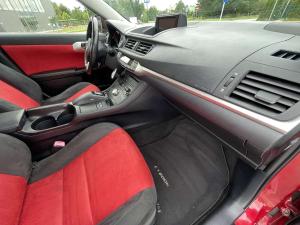 Red Lexus CT 200h 2012 in Vilnius, with an engine capacity of 1.80 L and mileage of 281 thousand km for 7600 €, photo 31 on AUTOMOTO.COM.LV