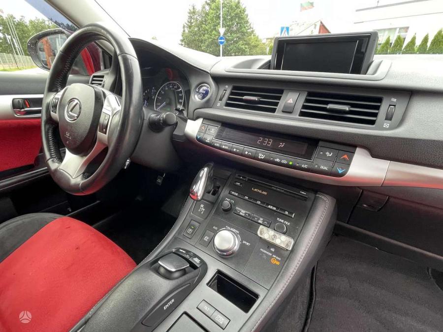 Red Lexus CT 200h 2012 in Vilnius, with an engine capacity of 1.80 L and mileage of 281 thousand km for 7600 €, photo 32 on AUTOMOTO.COM.LV