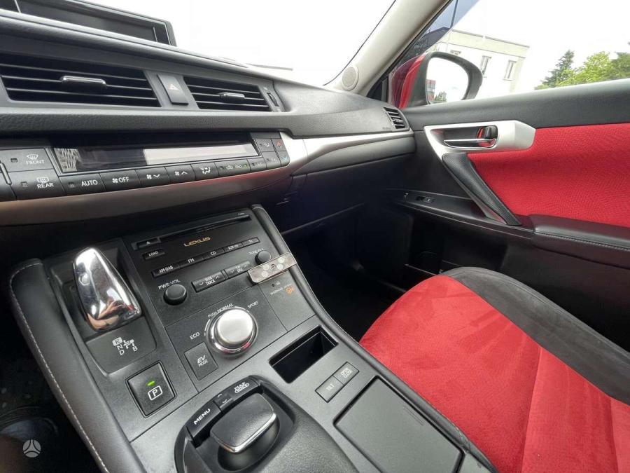 Red Lexus CT 200h 2012 in Vilnius, with an engine capacity of 1.80 L and mileage of 281 thousand km for 7600 €, photo 35 on AUTOMOTO.COM.LV