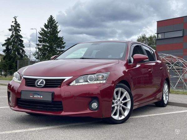 Red Lexus CT 200h 2012 in Vilnius, with an engine capacity of 1.80 L and mileage of 282 thousand km for 7950 €, photo 3 on AUTOMOTO.COM.LV