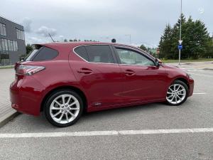 Red Lexus CT 200h 2012 in Vilnius, with an engine capacity of 1.80 L and mileage of 282 thousand km for 7950 €, photo 5 on AUTOMOTO.COM.LV