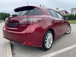 Red Lexus CT 200h 2012 in Vilnius, with an engine capacity of 1.80 L and mileage of 282 thousand km for 7950 €, photo 6 on AUTOMOTO.COM.LV