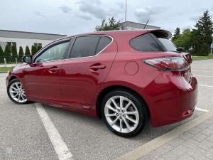Red Lexus CT 200h 2012 in Vilnius, with an engine capacity of 1.80 L and mileage of 282 thousand km for 7950 €, photo 10 on AUTOMOTO.COM.LV