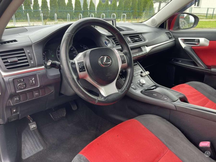 Red Lexus CT 200h 2012 in Vilnius, with an engine capacity of 1.80 L and mileage of 282 thousand km for 7950 €, photo 25 on AUTOMOTO.COM.LV