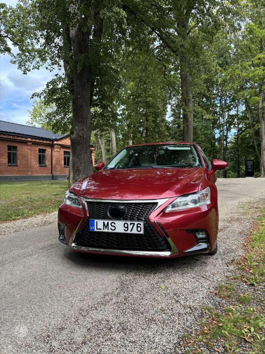Sarkans Lexus CT 200h 2012 Panevēža, ar dzinēja tilpumu 1.80 L un nobraukumu 107 tūkst. km par 9500 €, foto 3 vietnē AUTOMOTO.COM.LV