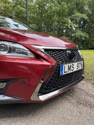 Sarkans Lexus CT 200h 2012 Panevēža, ar dzinēja tilpumu 1.80 L un nobraukumu 107 tūkst. km par 9500 €, foto 4 vietnē AUTOMOTO.COM.LV