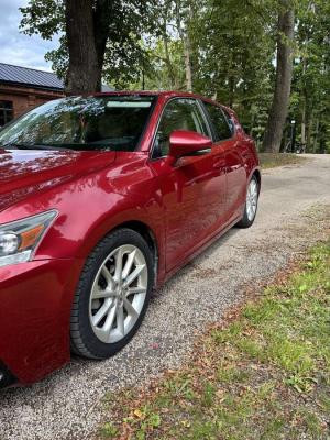 Sarkans Lexus CT 200h 2012 Panevēža, ar dzinēja tilpumu 1.80 L un nobraukumu 107 tūkst. km par 9500 €, foto 6 vietnē AUTOMOTO.COM.LV