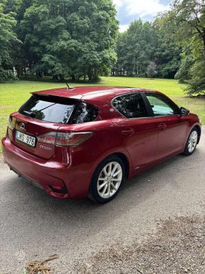 Sarkans Lexus CT 200h 2012 Panevēža, ar dzinēja tilpumu 1.80 L un nobraukumu 107 tūkst. km par 9500 €, foto 10 vietnē AUTOMOTO.COM.LV