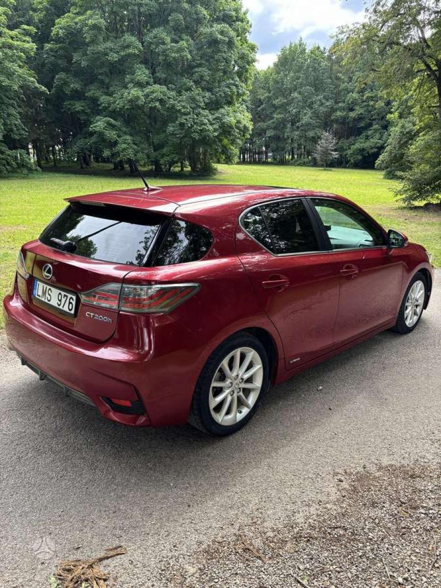 Sarkans Lexus CT 200h 2012 Panevēža, ar dzinēja tilpumu 1.80 L un nobraukumu 107 tūkst. km par 9500 €, foto 10 vietnē AUTOMOTO.COM.LV