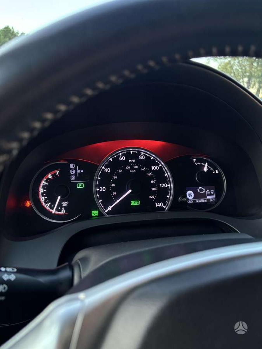 Sarkans Lexus CT 200h 2012 Panevēža, ar dzinēja tilpumu 1.80 L un nobraukumu 107 tūkst. km par 9500 €, foto 16 vietnē AUTOMOTO.COM.LV