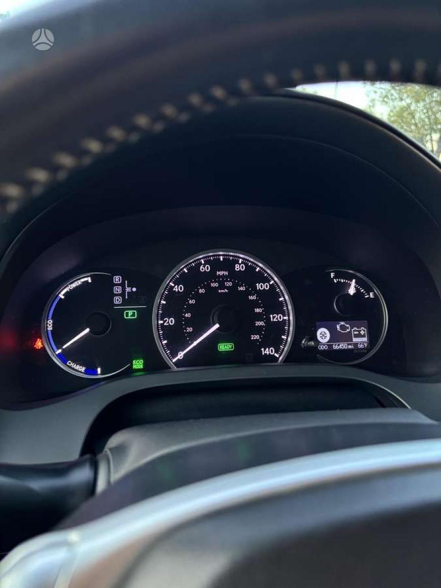 Sarkans Lexus CT 200h 2012 Panevēža, ar dzinēja tilpumu 1.80 L un nobraukumu 107 tūkst. km par 9500 €, foto 17 vietnē AUTOMOTO.COM.LV