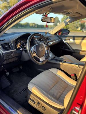 Sarkans Lexus CT 200h 2012 Panevēža, ar dzinēja tilpumu 1.80 L un nobraukumu 107 tūkst. km par 9500 €, foto 18 vietnē AUTOMOTO.COM.LV