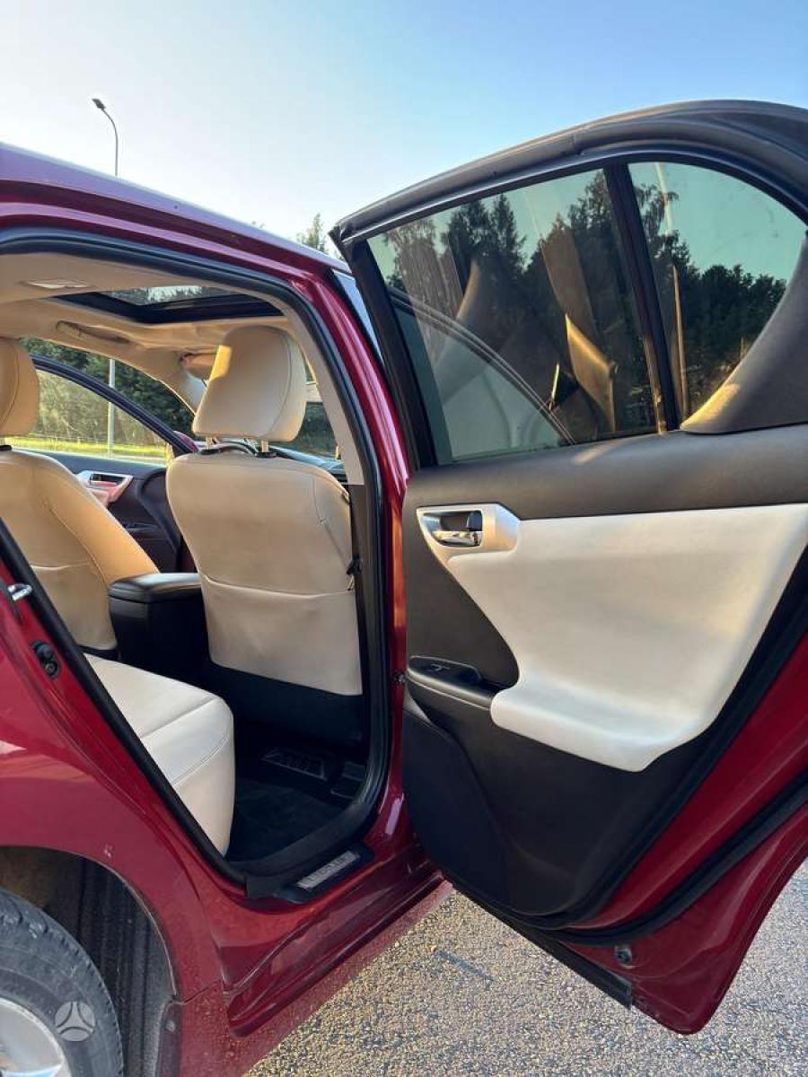 Sarkans Lexus CT 200h 2012 Panevēža, ar dzinēja tilpumu 1.80 L un nobraukumu 107 tūkst. km par 9500 €, foto 20 vietnē AUTOMOTO.COM.LV