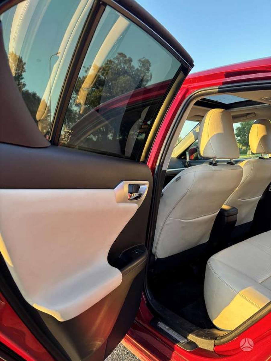 Sarkans Lexus CT 200h 2012 Panevēža, ar dzinēja tilpumu 1.80 L un nobraukumu 107 tūkst. km par 9500 €, foto 21 vietnē AUTOMOTO.COM.LV