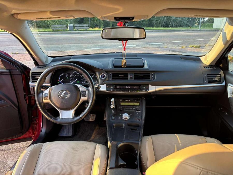 Sarkans Lexus CT 200h 2012 Panevēža, ar dzinēja tilpumu 1.80 L un nobraukumu 107 tūkst. km par 9500 €, foto 22 vietnē AUTOMOTO.COM.LV