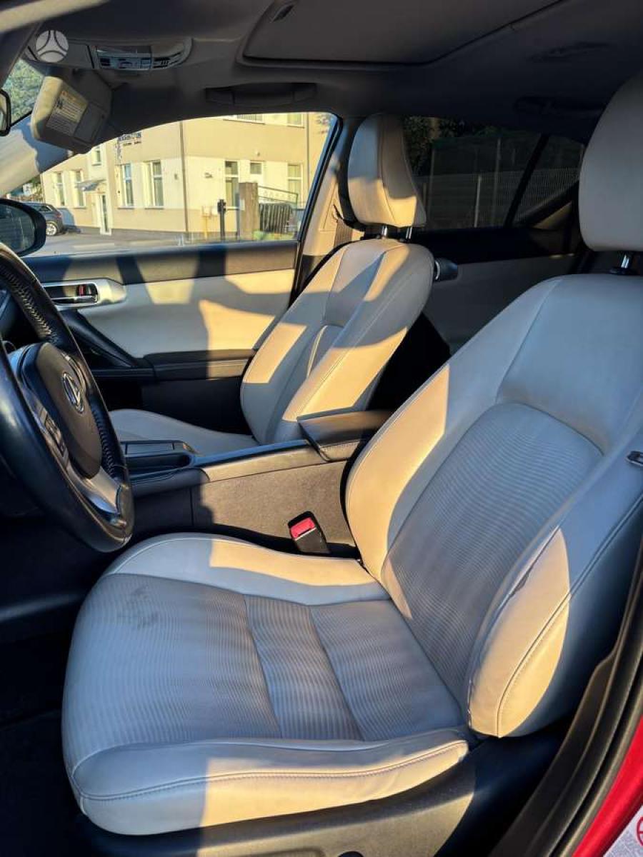 Sarkans Lexus CT 200h 2012 Panevēža, ar dzinēja tilpumu 1.80 L un nobraukumu 107 tūkst. km par 9500 €, foto 28 vietnē AUTOMOTO.COM.LV