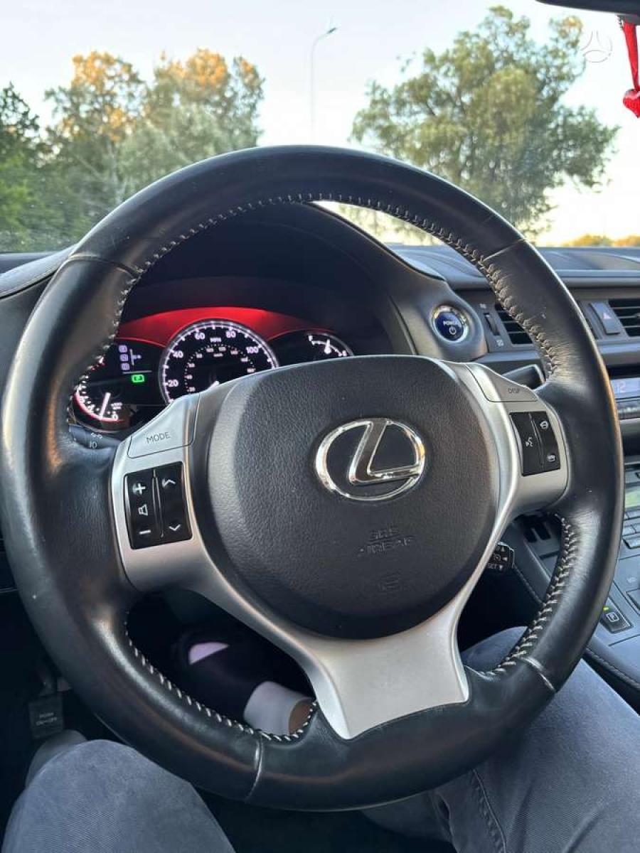 Sarkans Lexus CT 200h 2012 Panevēža, ar dzinēja tilpumu 1.80 L un nobraukumu 107 tūkst. km par 9500 €, foto 34 vietnē AUTOMOTO.COM.LV