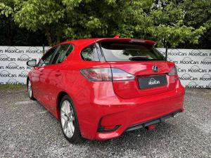 Sarkans Lexus CT 200h 2015 Viļņa, ar dzinēja tilpumu 1.80 L un nobraukumu 174 tūkst. km par 11999 €, foto 4 vietnē AUTOMOTO.COM.LV