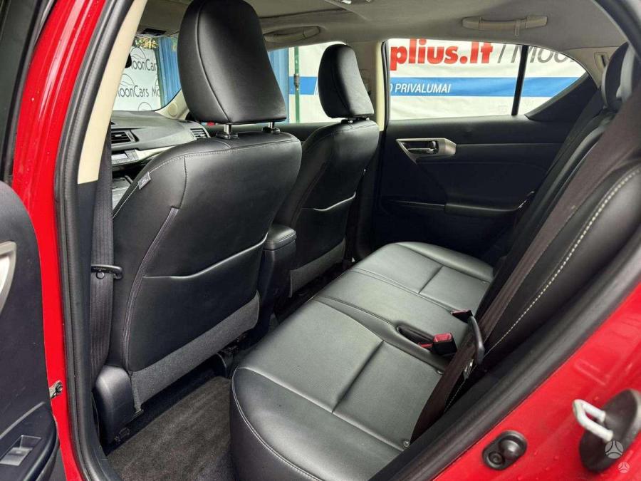 Sarkans Lexus CT 200h 2015 Viļņa, ar dzinēja tilpumu 1.80 L un nobraukumu 174 tūkst. km par 11999 €, foto 11 vietnē AUTOMOTO.COM.LV