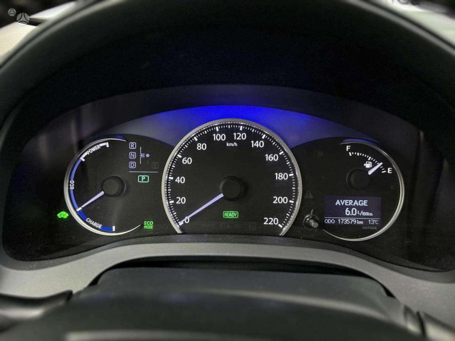 Красный Лексус CT 200h 2015 в Вильнюс, объемом двигателя 1.80 л и пробегом 174 тыс. км за 11999 €, фото 16 на AUTOMOTO.COM.LV