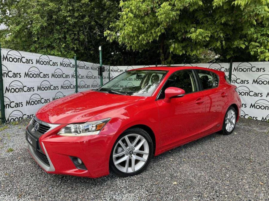 Red Lexus CT 200h 2015 in Vilnius, with an engine capacity of 1.80 L and mileage of 174 thousand km for 11999 €, photo 3 on AUTOMOTO.COM.LV