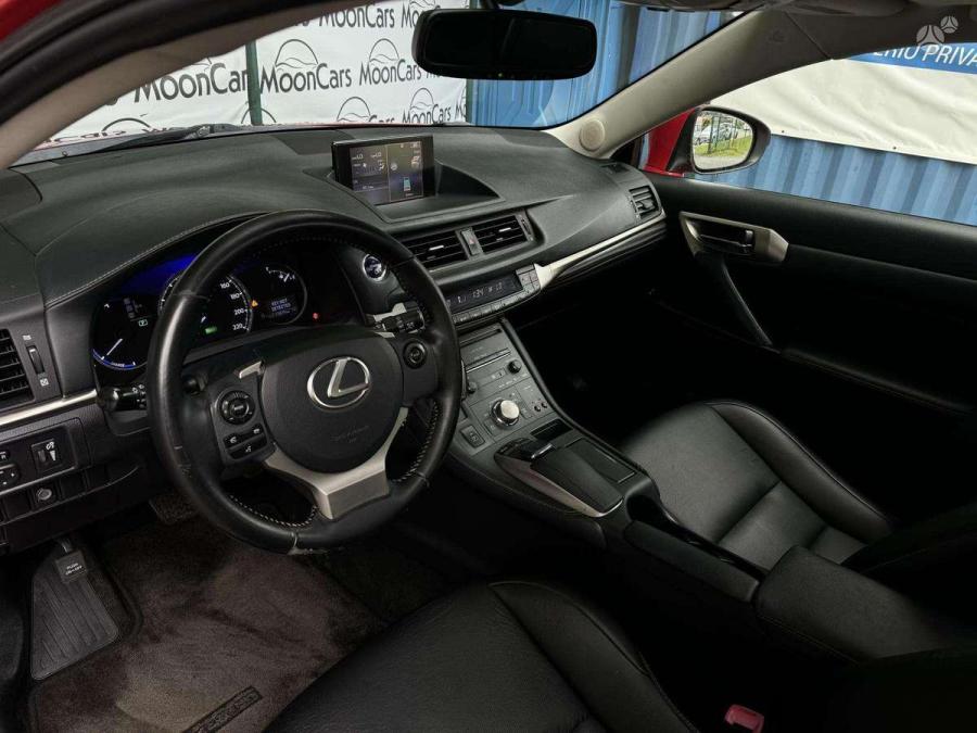 Red Lexus CT 200h 2015 in Vilnius, with an engine capacity of 1.80 L and mileage of 174 thousand km for 11999 €, photo 17 on AUTOMOTO.COM.LV