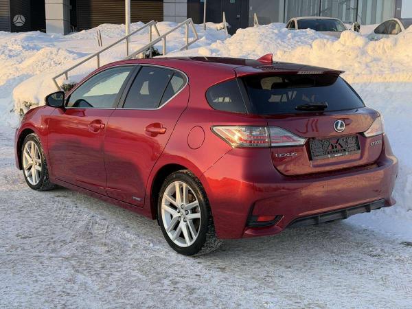 Sarkans Lexus CT 200h 2017 Viļņa, ar dzinēja tilpumu 1.80 L un nobraukumu 107 tūkst. km par 15999 €, foto 4 vietnē AUTOMOTO.COM.LV