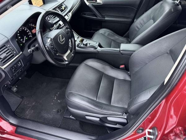 Red Lexus CT 200h 2017 in Vilnius, with an engine capacity of 1.80 L and mileage of 107 thousand km for 15999 €, photo 11 on AUTOMOTO.COM.LV