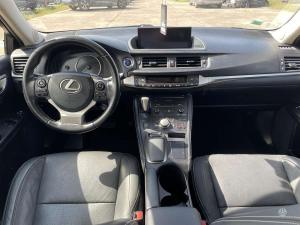 Sarkans Lexus CT 200h 2018 Viļņa, ar dzinēja tilpumu 1.80 L un nobraukumu 141 tūkst. km par 17500 €, foto 9 vietnē AUTOMOTO.COM.LV