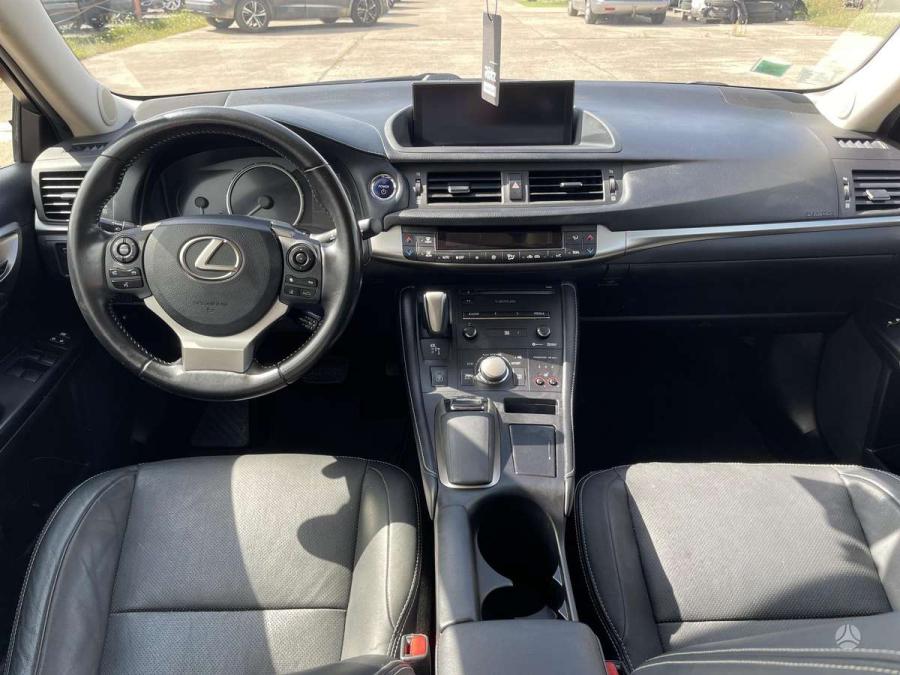Sarkans Lexus CT 200h 2018 Viļņa, ar dzinēja tilpumu 1.80 L un nobraukumu 141 tūkst. km par 17500 €, foto 9 vietnē AUTOMOTO.COM.LV