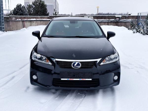 Violet Lexus CT 200h 2011 in Siauliai, with an engine capacity of 1.80 L and mileage of 270 thousand km for 7950 €, photo 3 on AUTOMOTO.COM.LV
